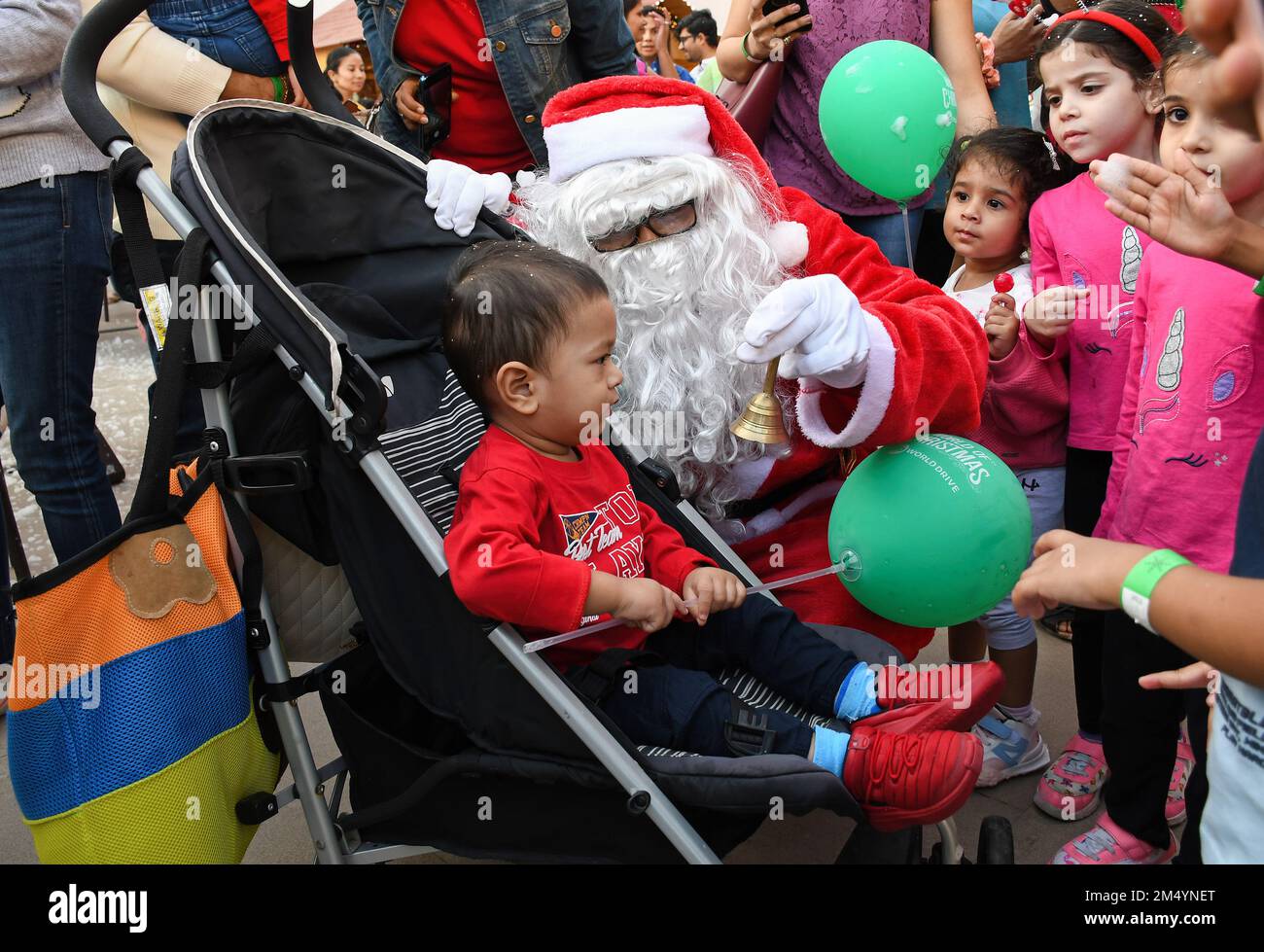 Mumbai, India. 23rd Dec, 2022. A man dressed as Santa Claus interacts ...