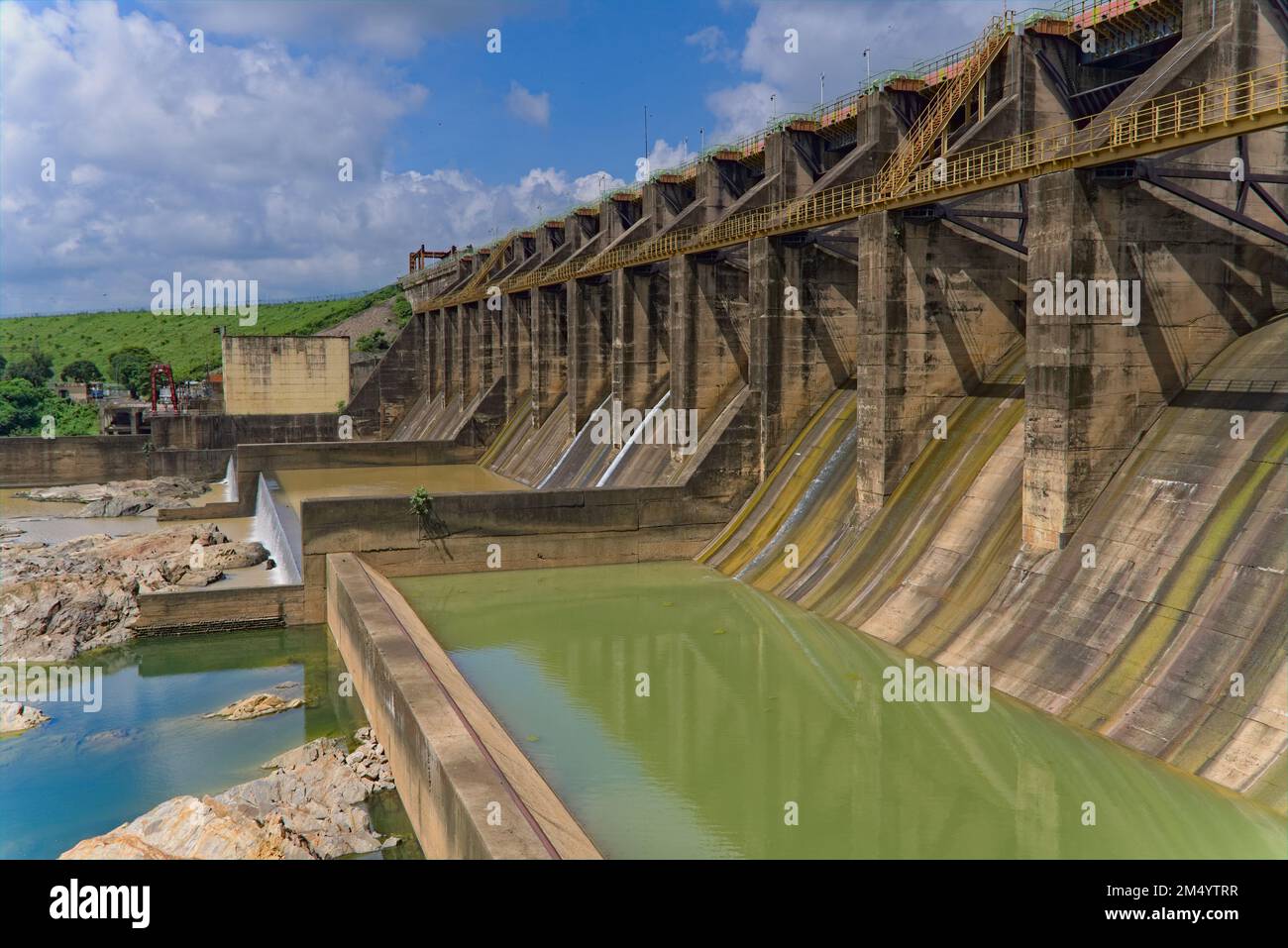 A river river dam in west Bengal Stock Photo - Alamy