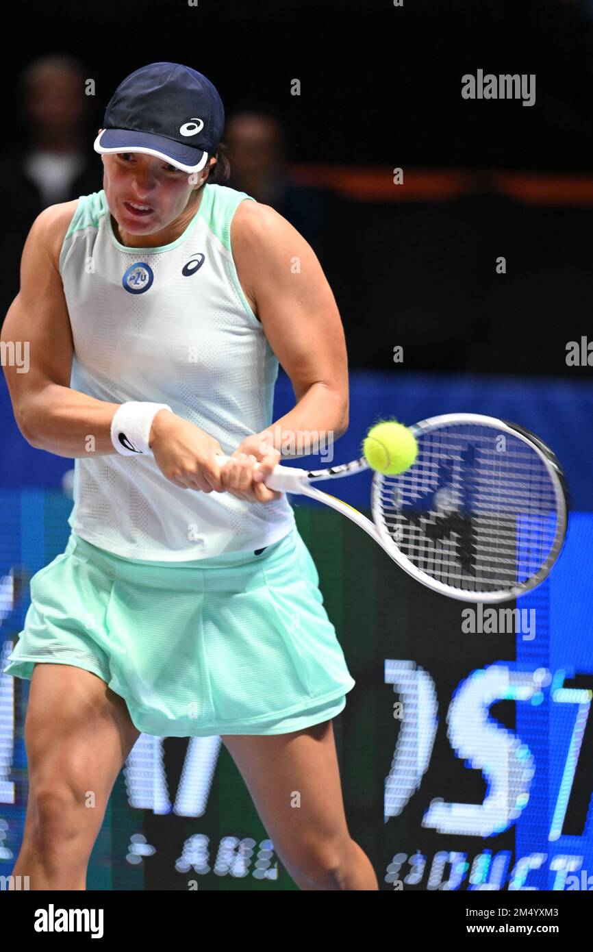 Iga swiatek forehand hi-res stock photography and images - Alamy