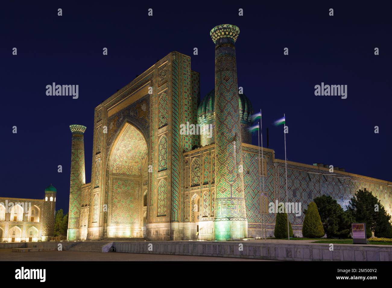 SAMARKAND, UZBEKISTAN - SEPTEMBER 14, 2022: The ancient Sherdor ...
