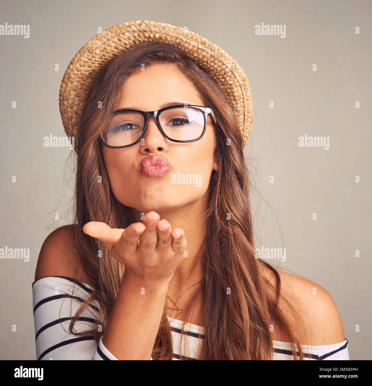 Blowing kisses hi-res stock photography and images - Alamy