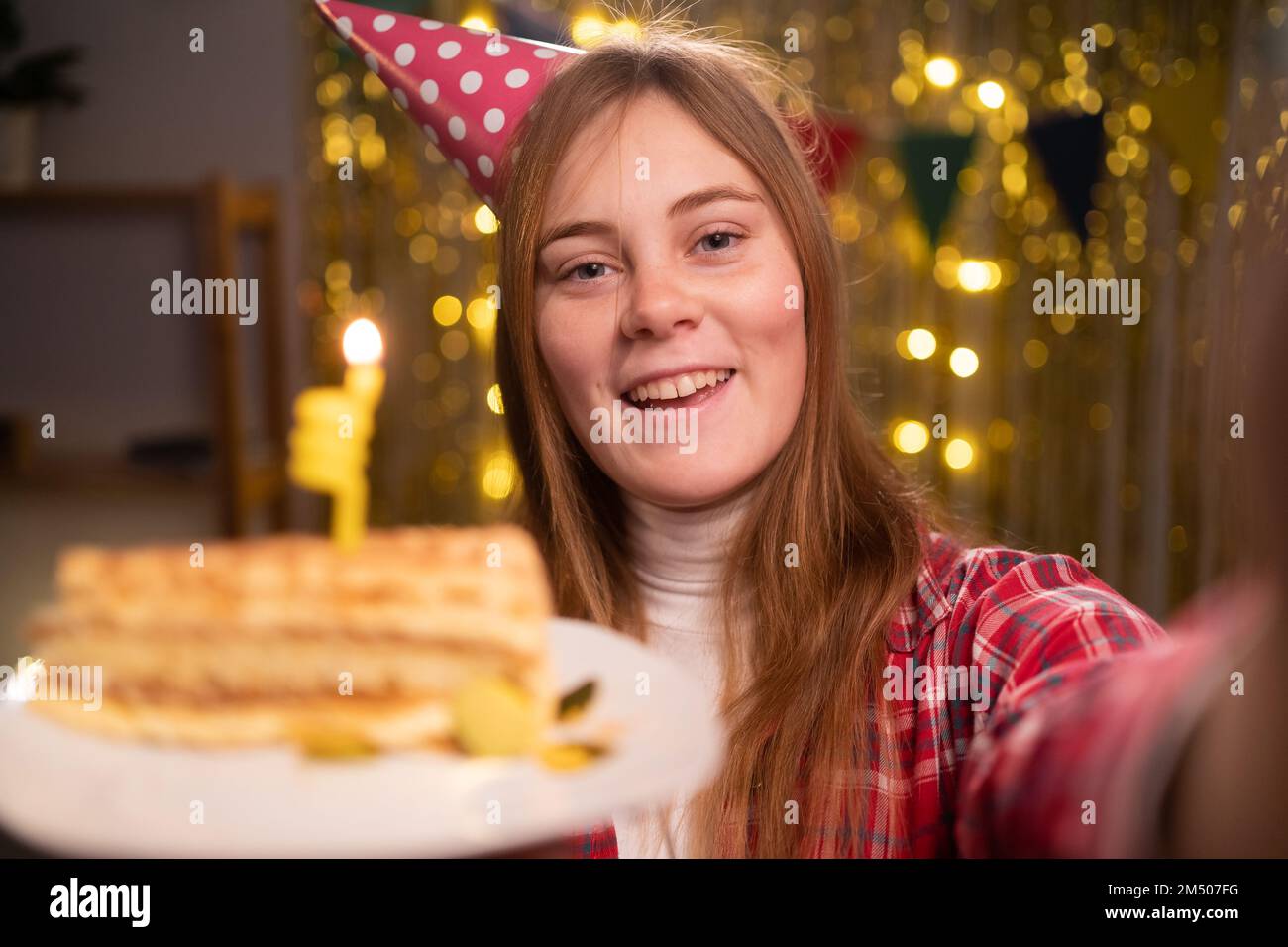 Beautiful blonde girl taking selfie hi-res stock photography and images ...