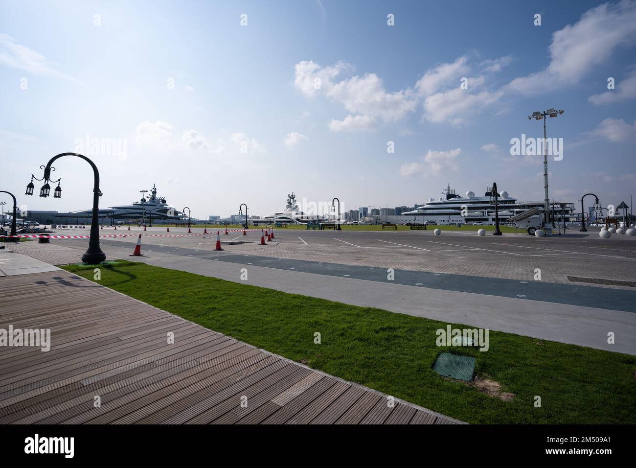 Mina qatar hi-res stock photography and images - Alamy