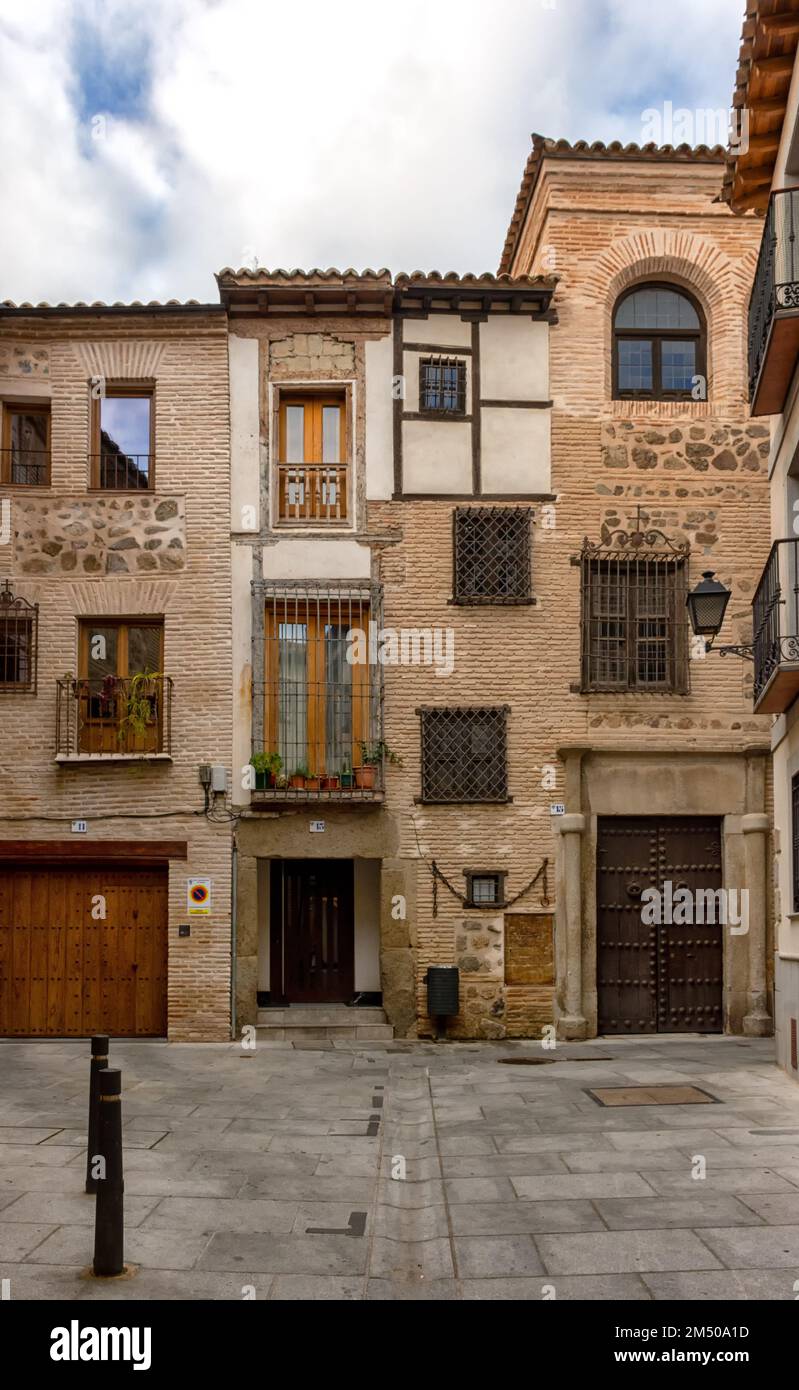 Calles, casas y edificios de Toledo / Streets, houses and buildings of ...