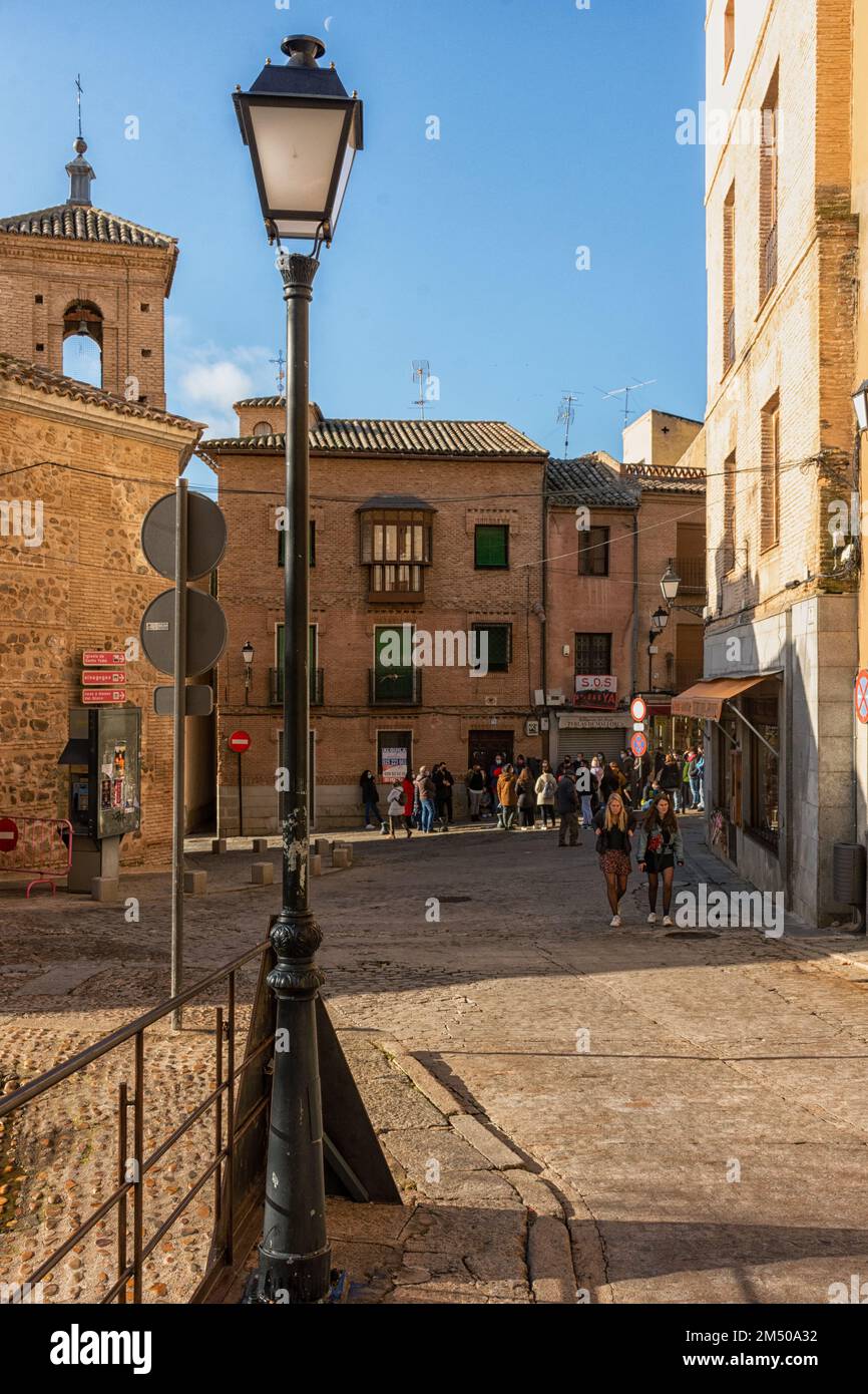 Calles, casas y edificios de Toledo / Streets, houses and buildings of ...