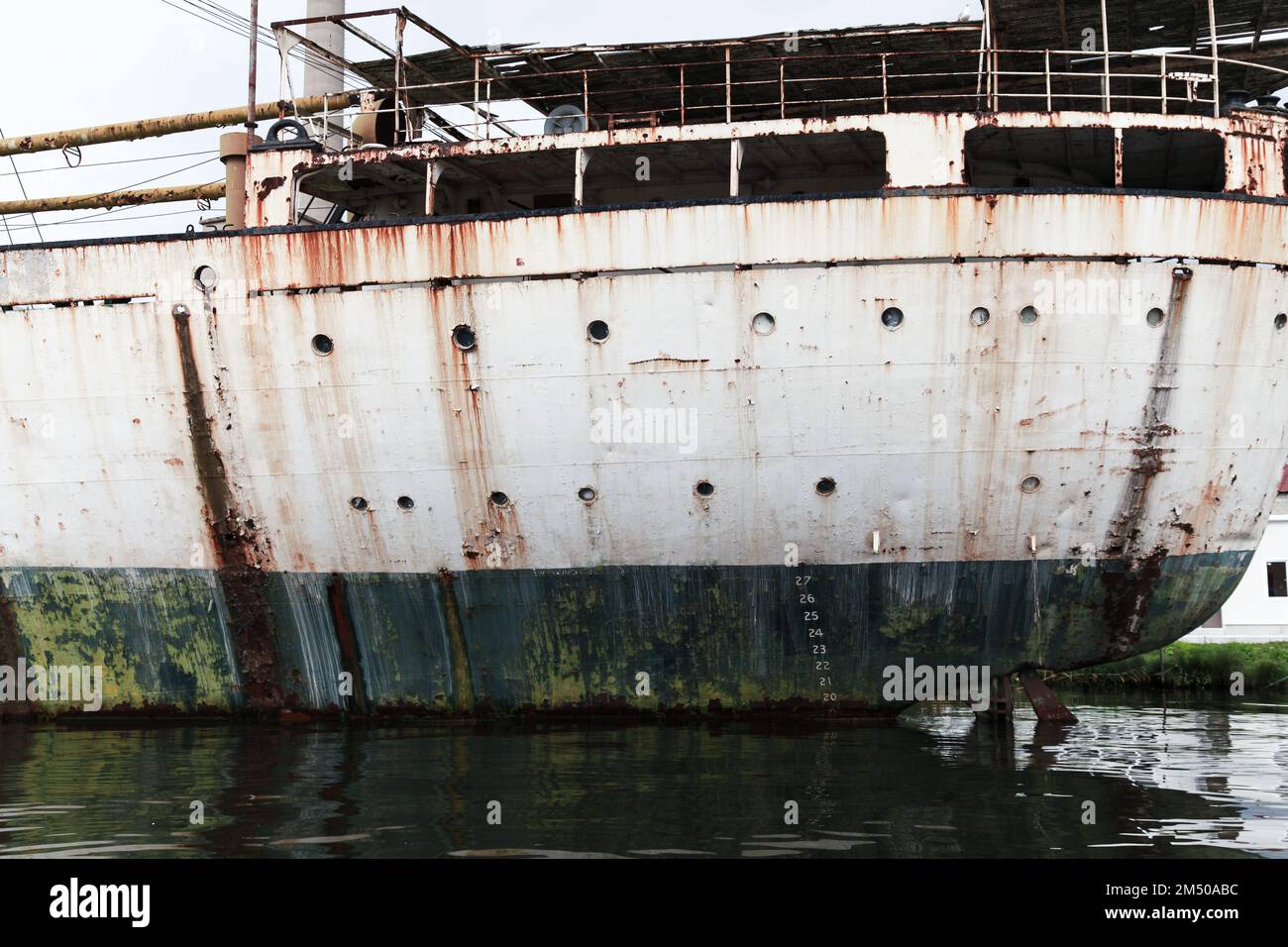 Ship stern round hi-res stock photography and images - Alamy