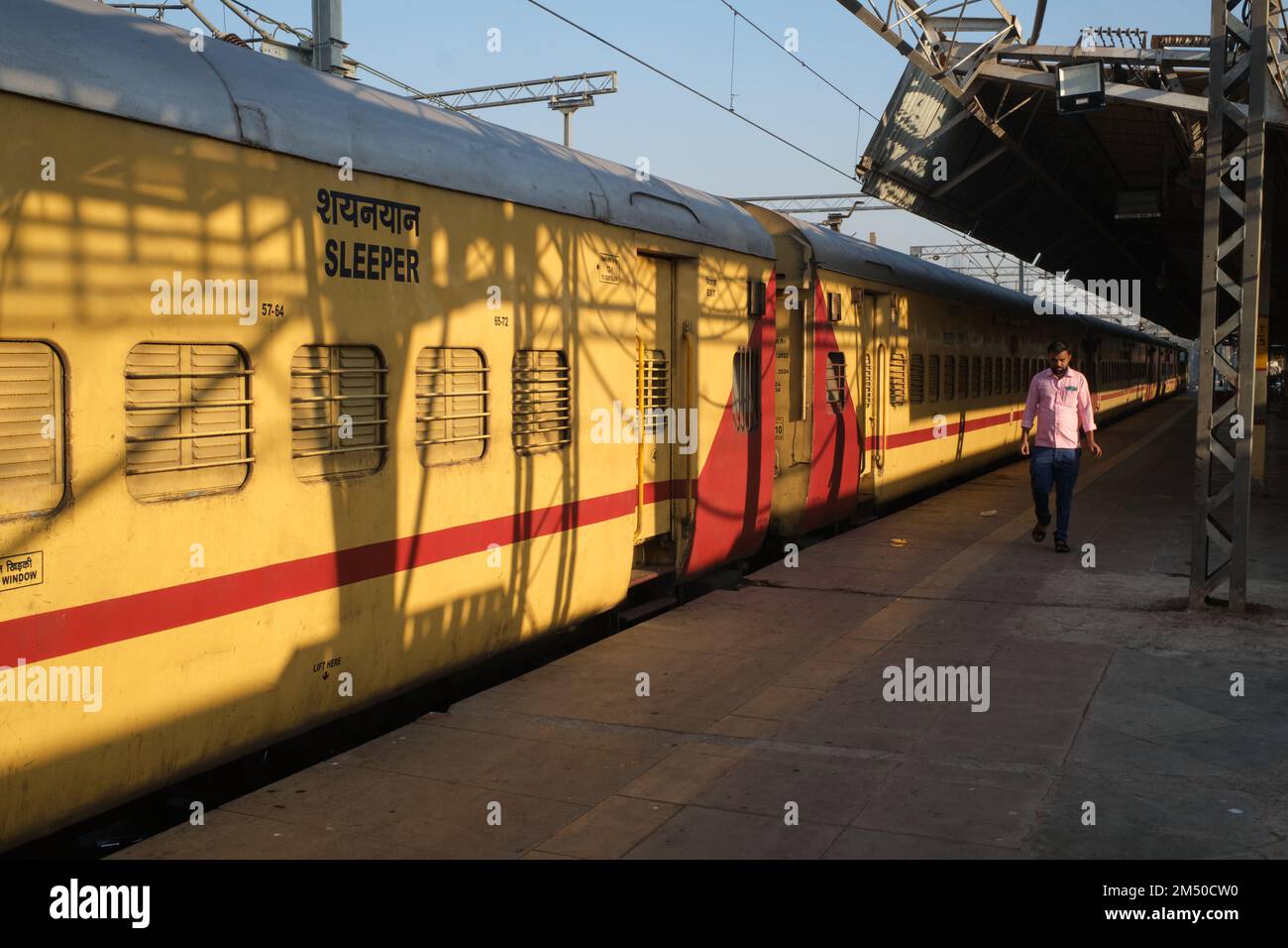 Indian man on railway platform hi-res stock photography and images - Alamy