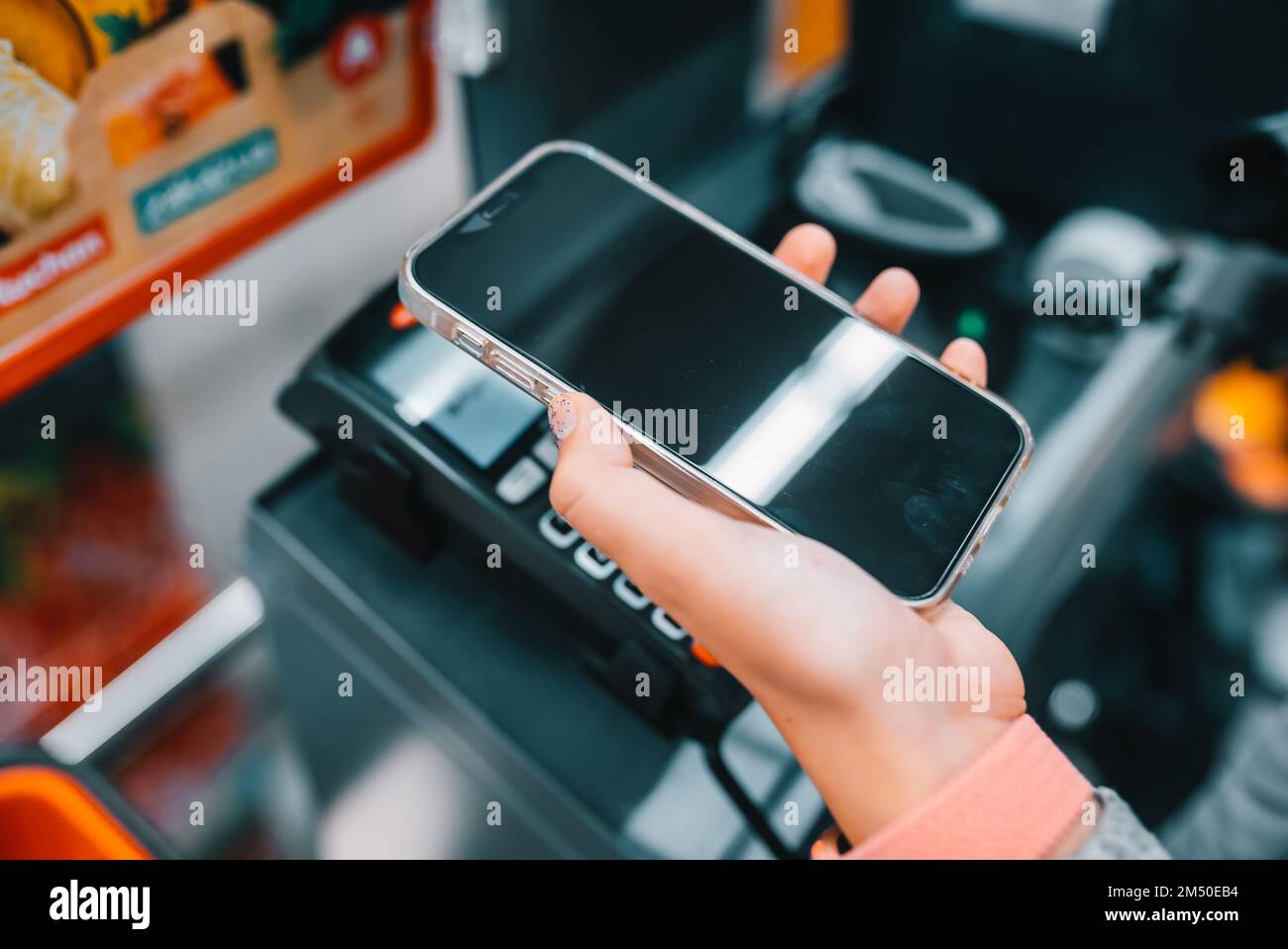 Device processing payments commerce hi-res stock photography and images ...