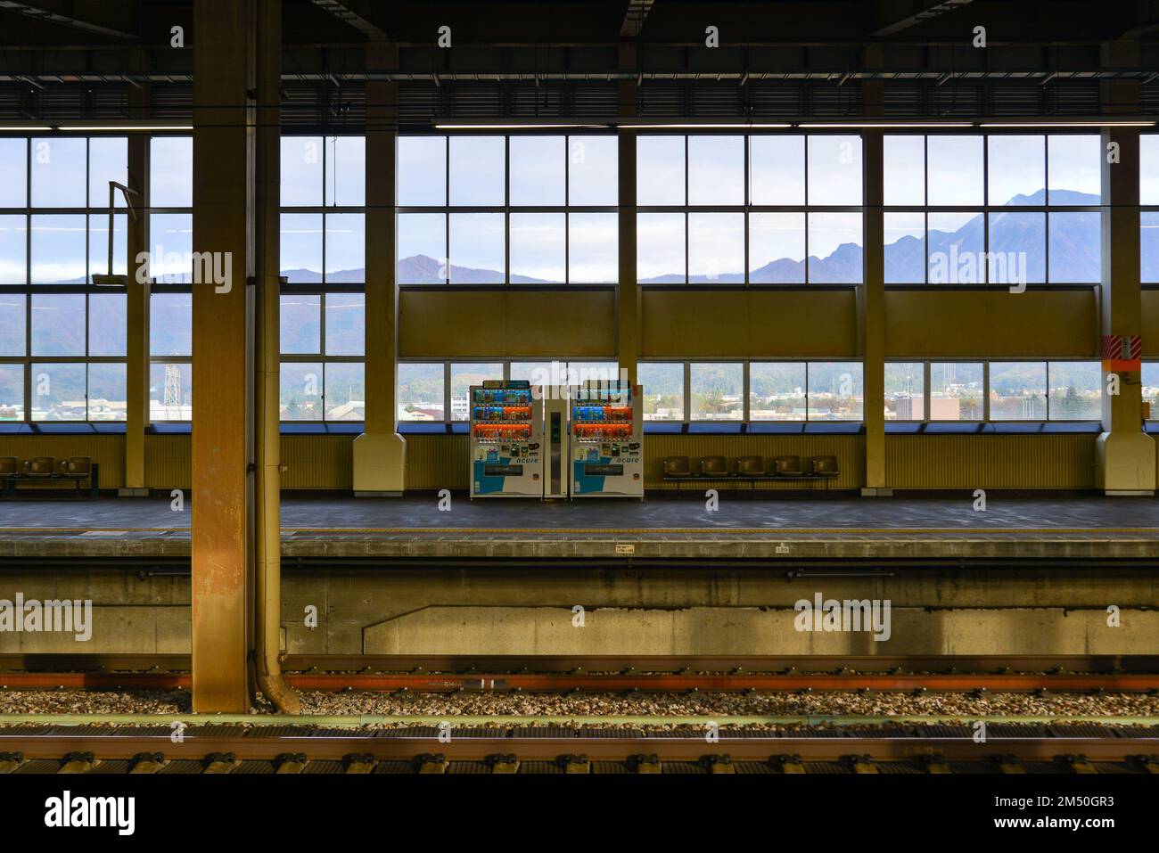 Terminal gate vending machine machines hi-res stock photography and ...