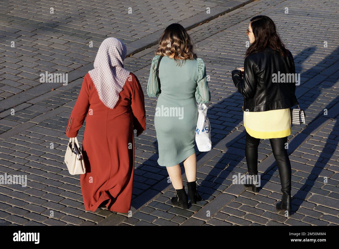 Türkiye women hi-res stock photography and images - Alamy