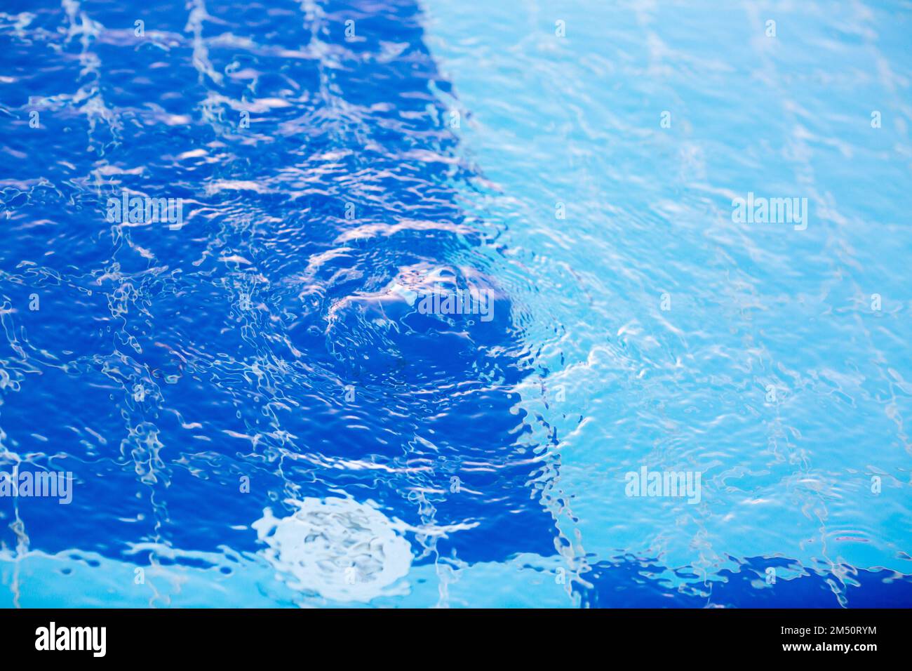 Air bubbles clear clear water in the pool Stock Photo - Alamy