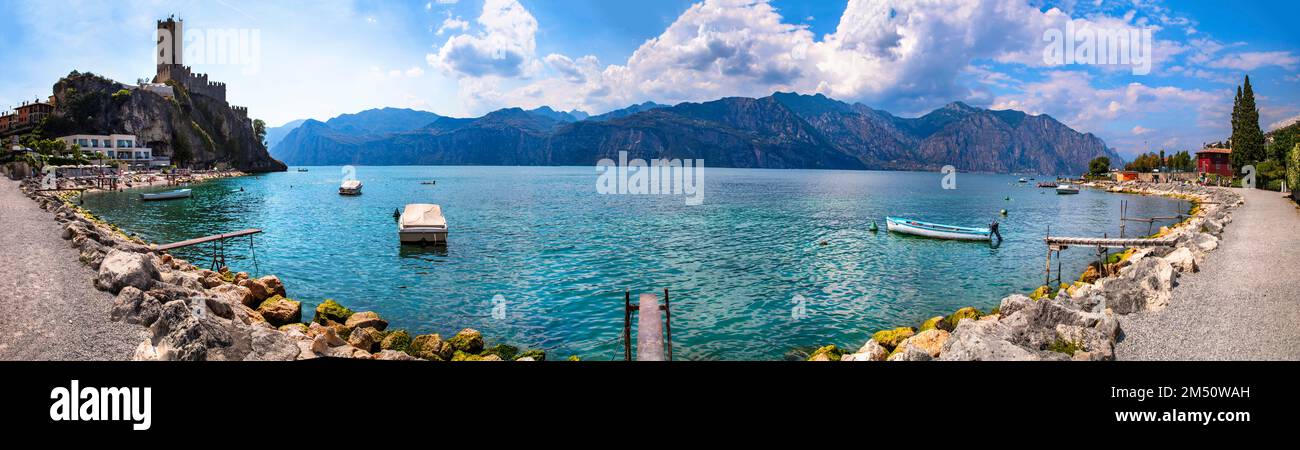 Amazing italian lake scenery - panorama of beautiful Lago di Garda ...
