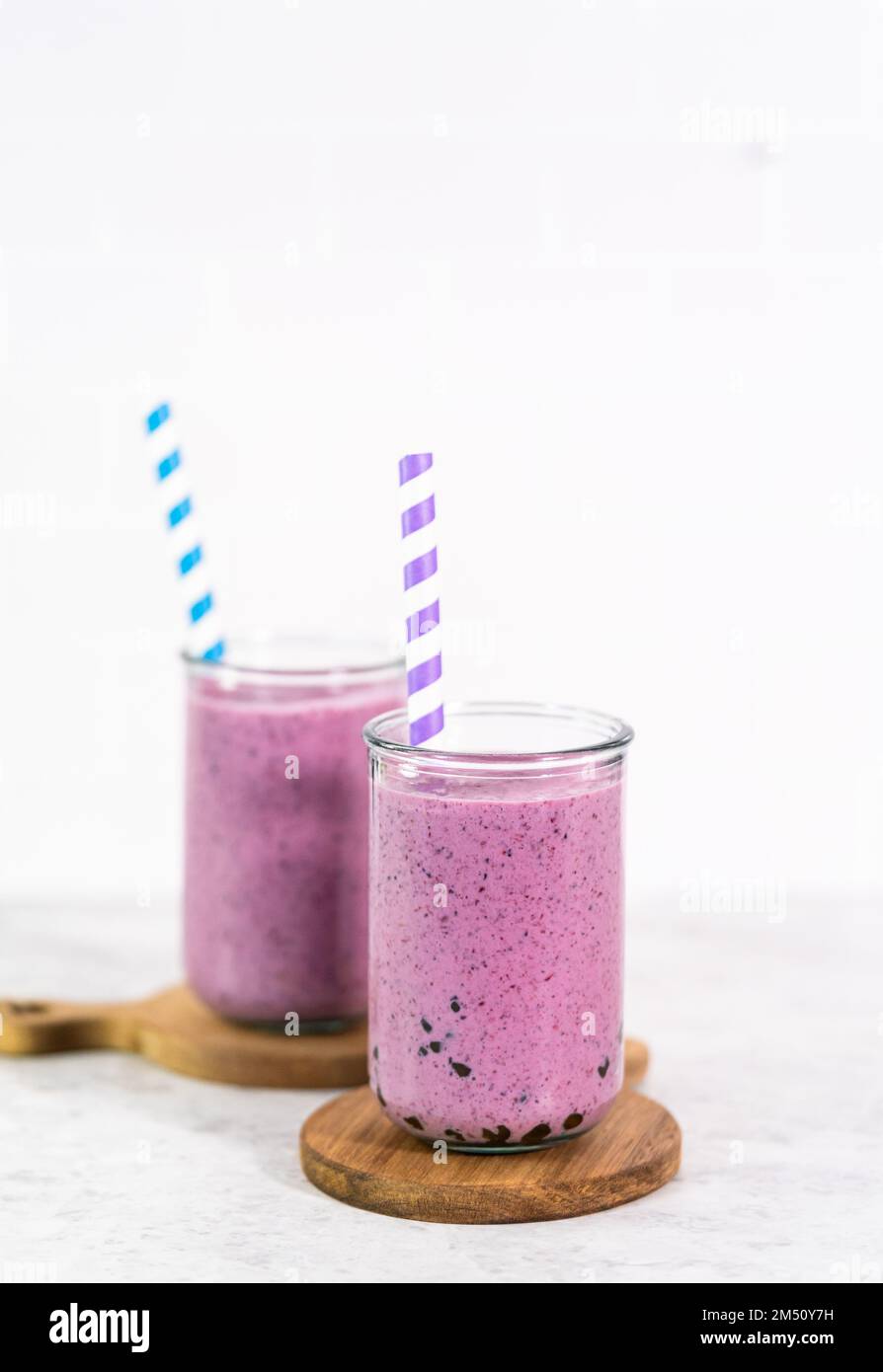 Mixed Berry Boba Smoothie Stock Photo - Alamy