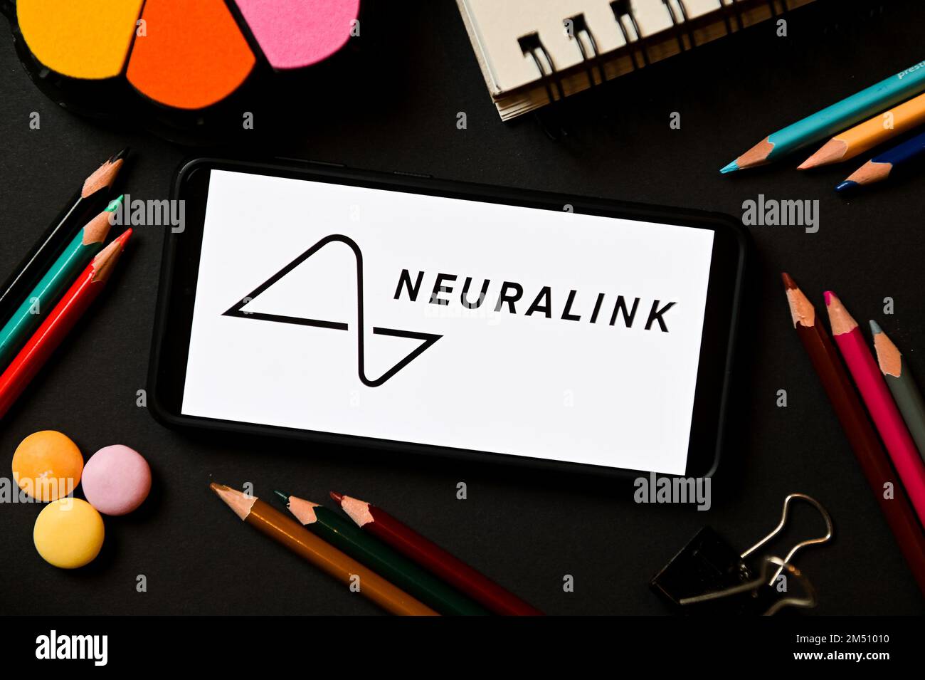 Logo neuralink hi-res stock photography and images - Alamy