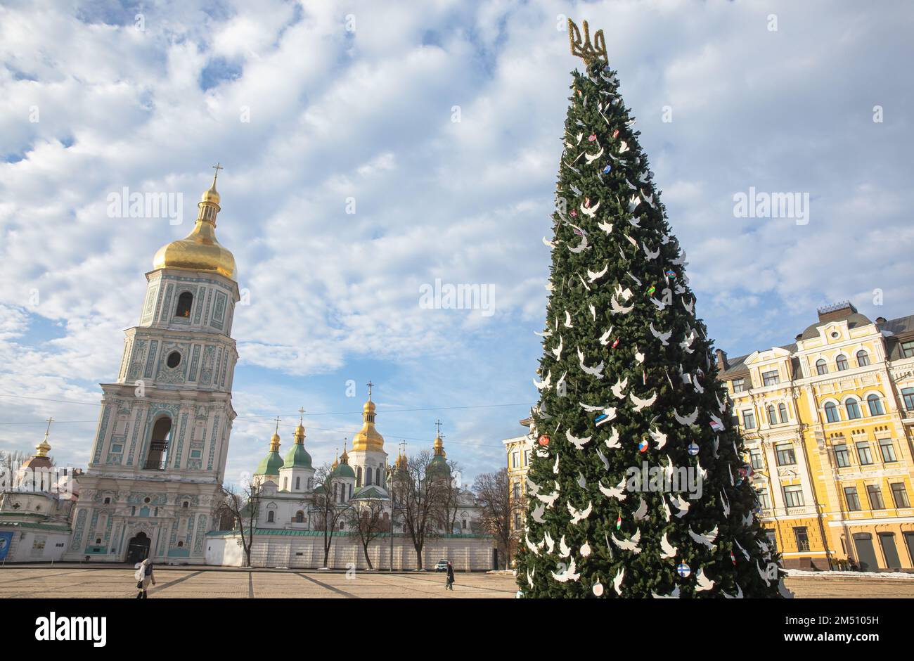 KYIV, UKRAINE - Dec. 22, 2022: The countrys main Christmas tree on ...