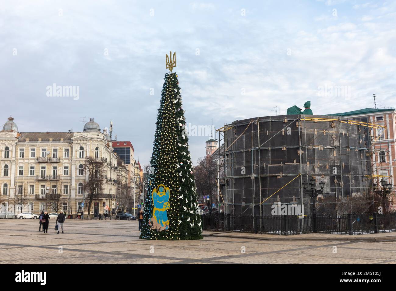 KYIV, UKRAINE - Dec. 22, 2022: The countrys main Christmas tree on ...