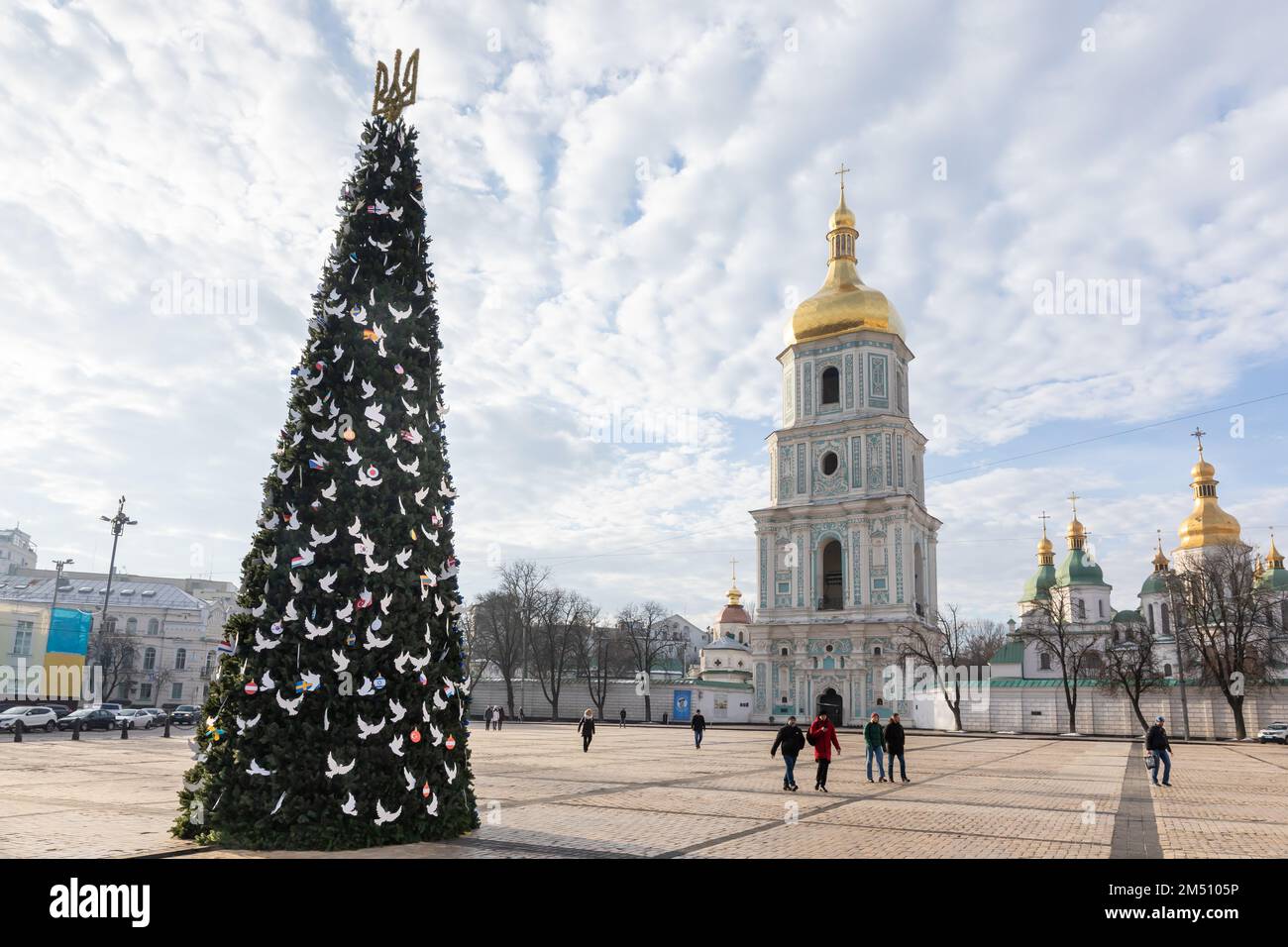 KYIV, UKRAINE - Dec. 22, 2022: The countrys main Christmas tree on ...