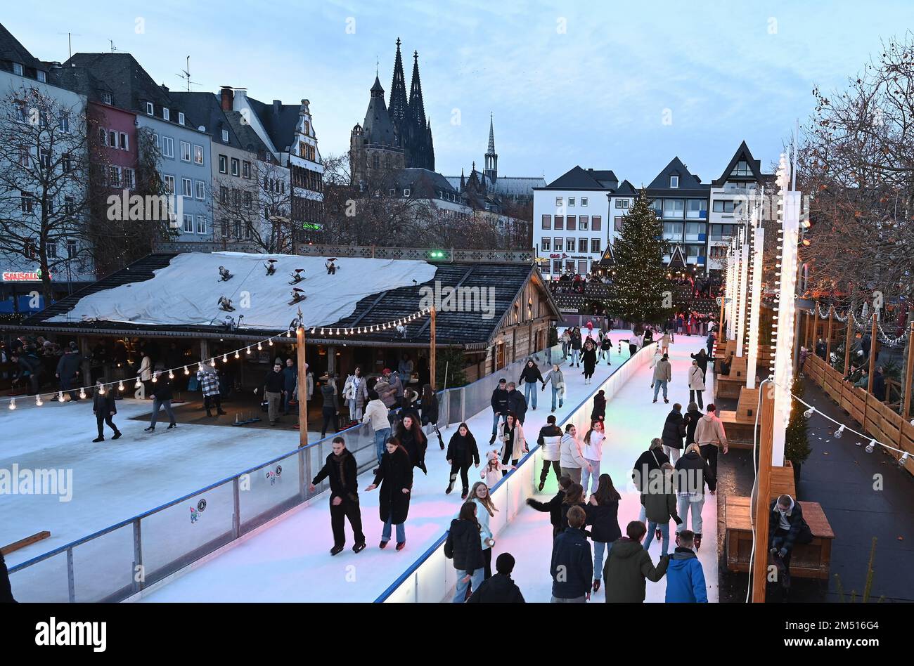 Cologne, Germany. 21st Dec, 2022. The Cologne Christmas Market Heinzel ...