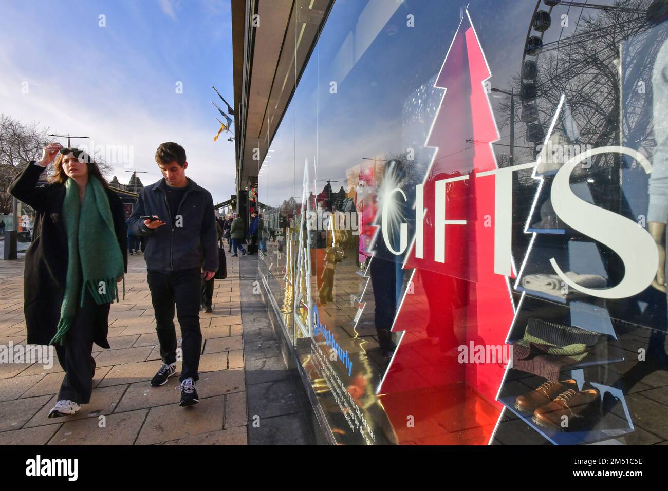 Edinburgh Scotland, UK 24 December 2022. Edinburgh Christmas on ...