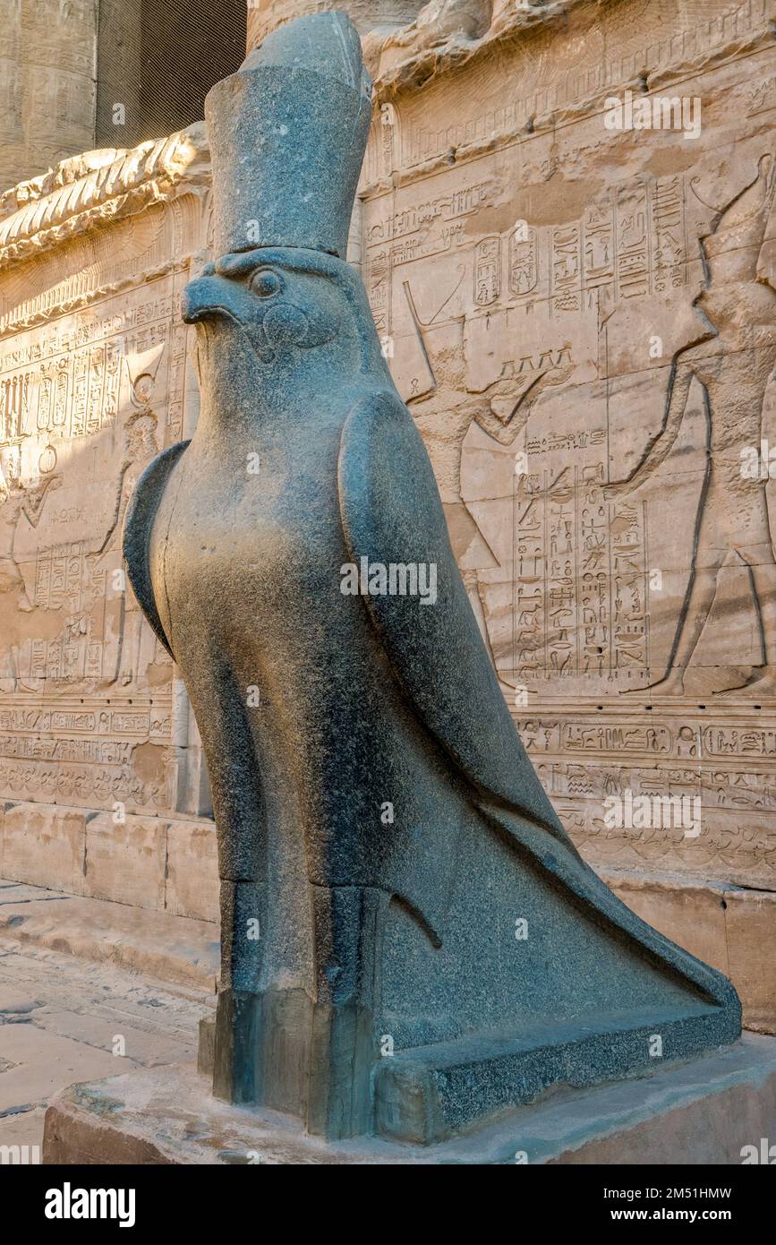 Statue horus entrance temple horus hi-res stock photography and images ...