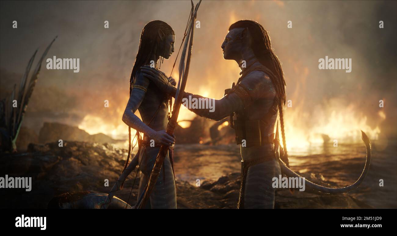 (L-R): Neytiri (Zoe Saldana) and Jake Sully (Sam Worthington) in 20th Century Studios' AVATAR ...