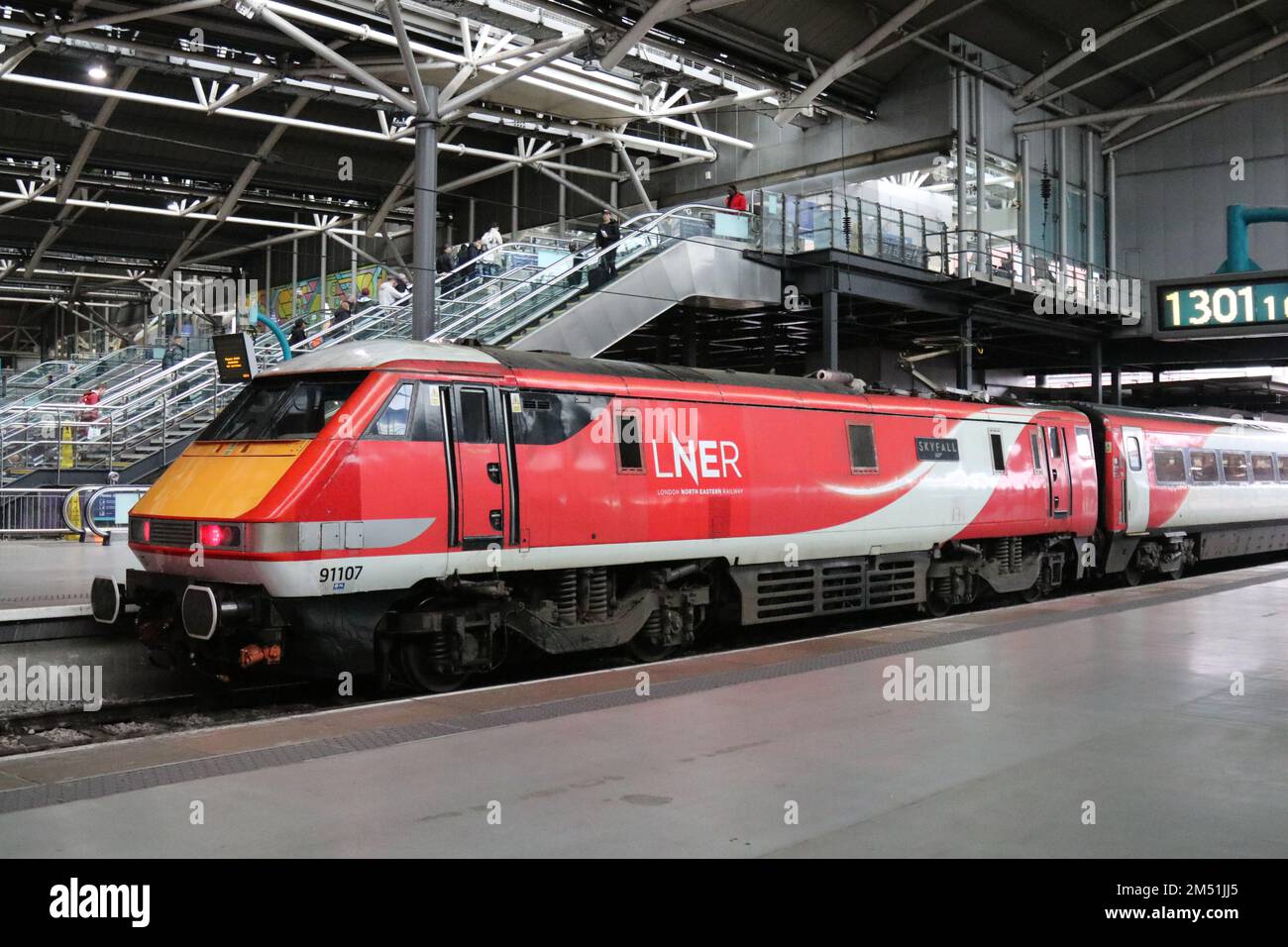 LNER LOCOMOTIVE NAMED SKYFALL AFTER JAMES BOND 007 FILM Stock Photo - Alamy LNER LOCOMOTIVE NAMED SKYFALL AFTER JAMES BOND 007 FILM Stock Photo - Alamy