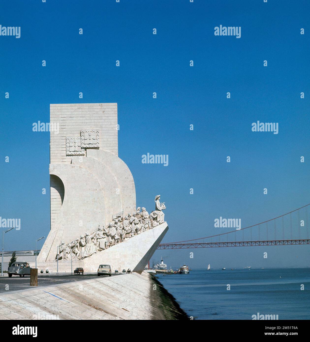 Monumento de los descubridores hi-res stock photography and images - Alamy