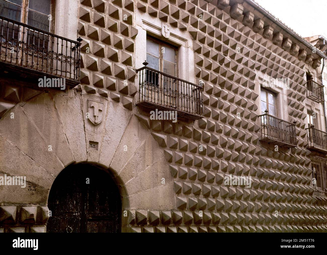 FACHADA DE LA CASA DE LOS PICOS - SIGLO XV - FOTO AÑOS 60. Location ...