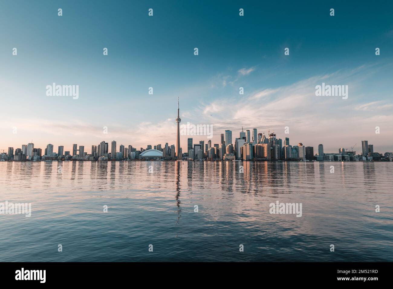 Cn tower toronto 2020 hi-res stock photography and images - Alamy