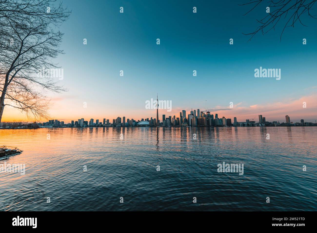 Cn tower toronto 2020 hi-res stock photography and images - Alamy