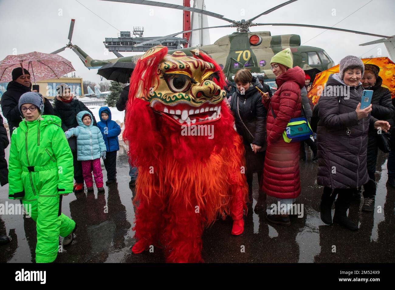 Moscow, Russia. 24th of December, 2022. Russian people react to a ...