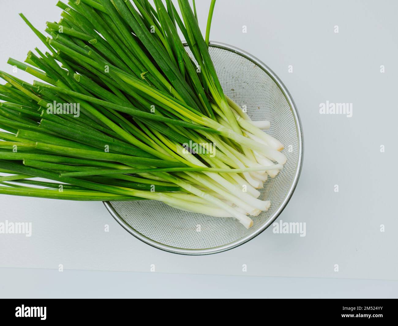 bunch of fresh chives on the table Stock Photo - Alamy