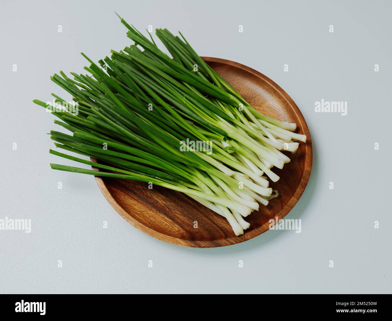 bunch of fresh chives on the table Stock Photo - Alamy