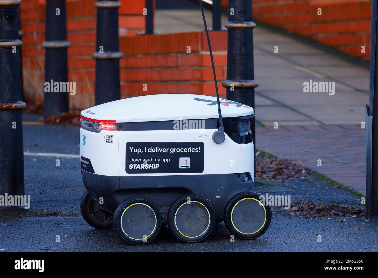 Starship Technology autonomous robots that deliver groceries to ...