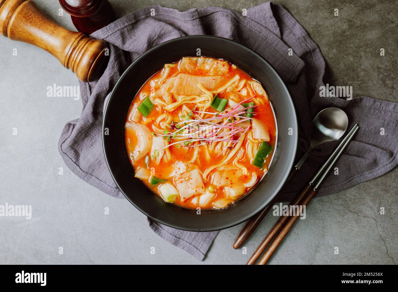 eolkeunkalguksu, Korean Spicy Noodle Soup : A spicy noodle dish made by ...