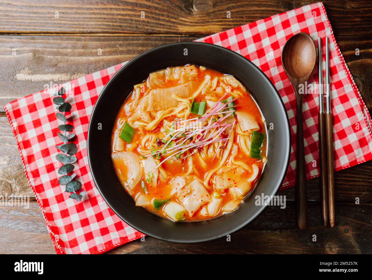 eolkeunkalguksu, Korean Spicy Noodle Soup : A spicy noodle dish made by ...