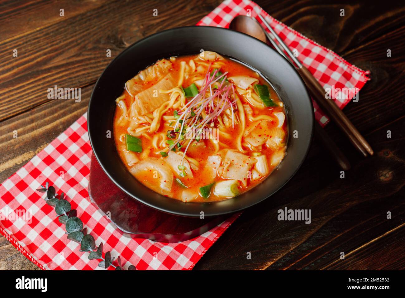 eolkeunkalguksu, Korean Spicy Noodle Soup : A spicy noodle dish made by ...