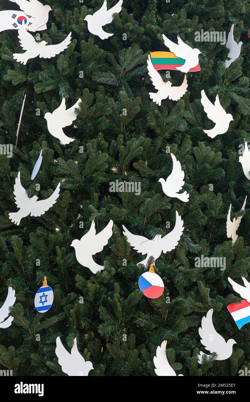 Kyiv, Ukraine. 22nd Dec, 2022. The Christmas tree on Sofiyivska Square ...