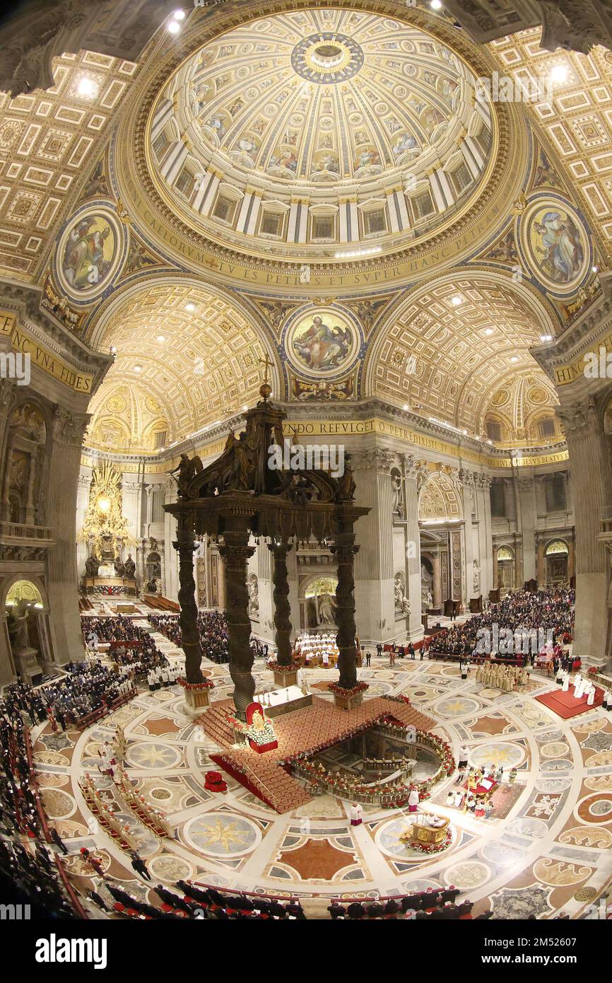 Vatican, Vatican. 24th Dec, 2022. Italy, Rome, Vatican, 22/12/24 Pope ...