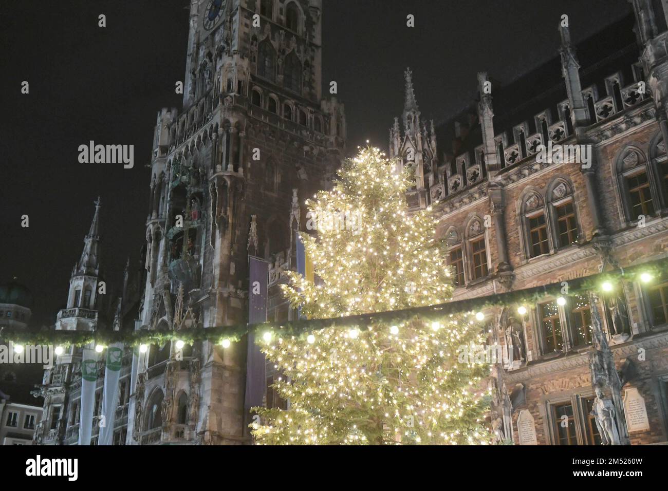 Munich, Germany. 24th Dec, 2022. The Munich Christmas tree lights up on ...