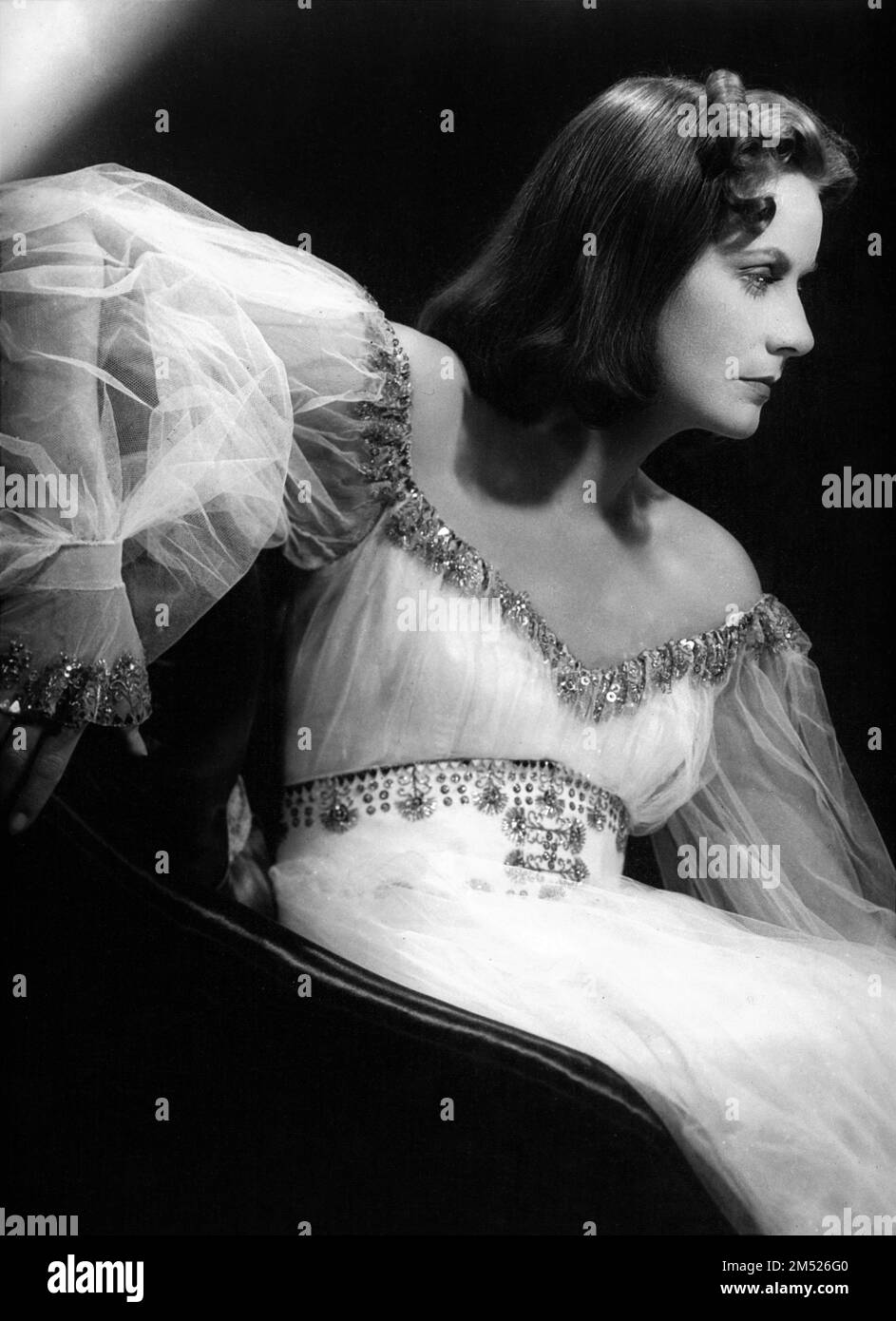 GRETA GARBO Portrait by CLARENCE SINCLAIR BULL in NINOTCHKA 1939 ...