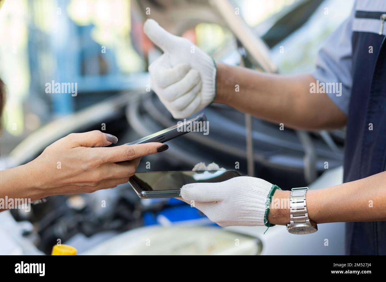 Asian women get contact numbers from Asian male auto mechanics after fixing the car engine ...