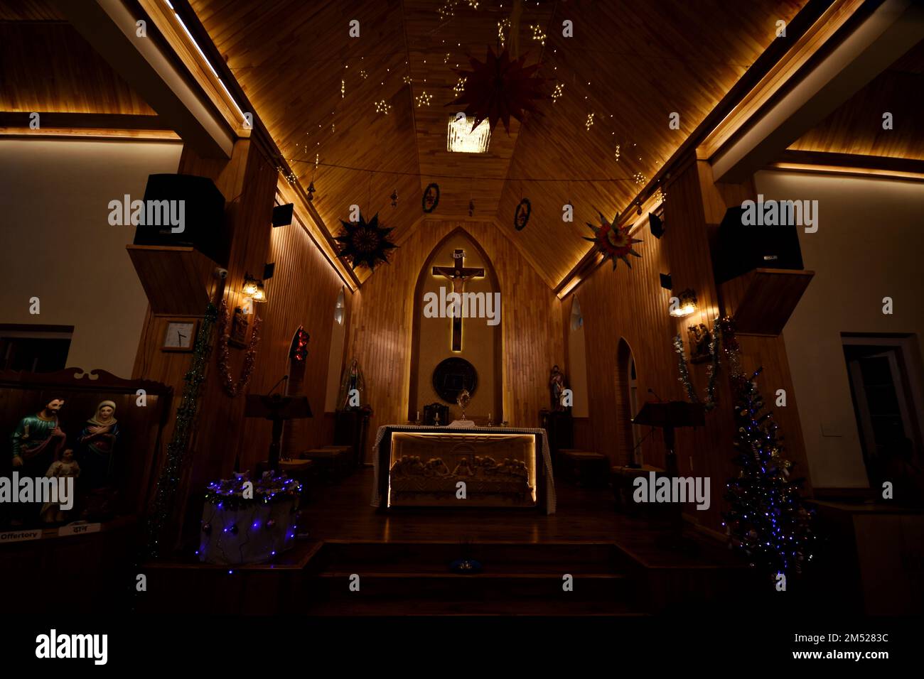 Srinagar, India. 24th Dec, 2022. Jesus Christ On The Cross eliminated ...
