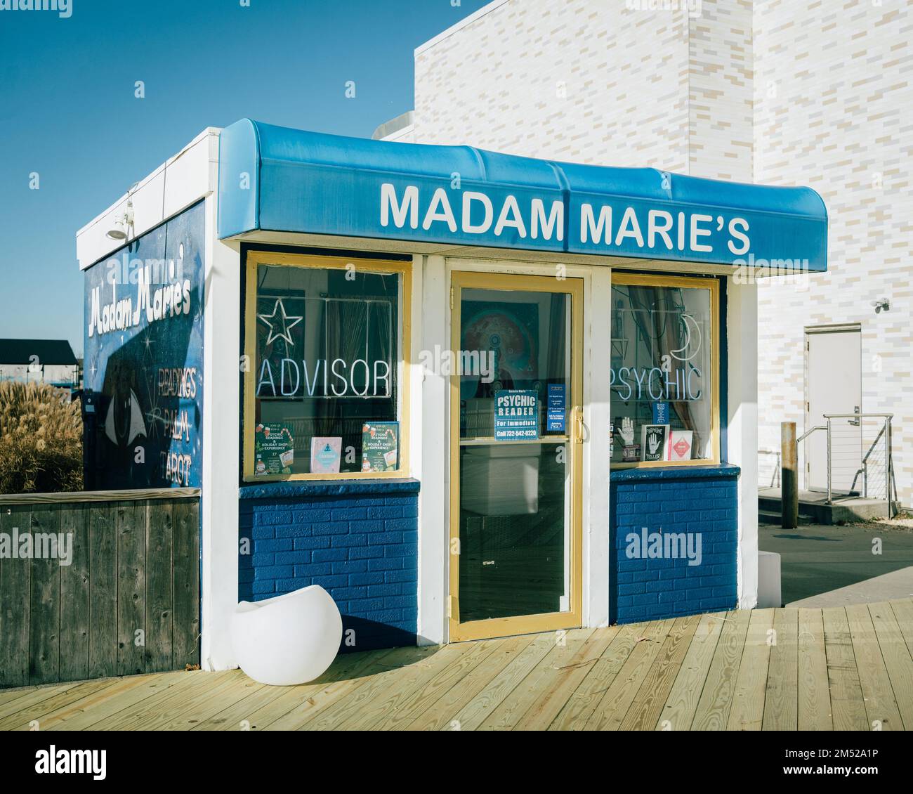 Psychic madam maries temple of knowledge hi-res stock photography and ...