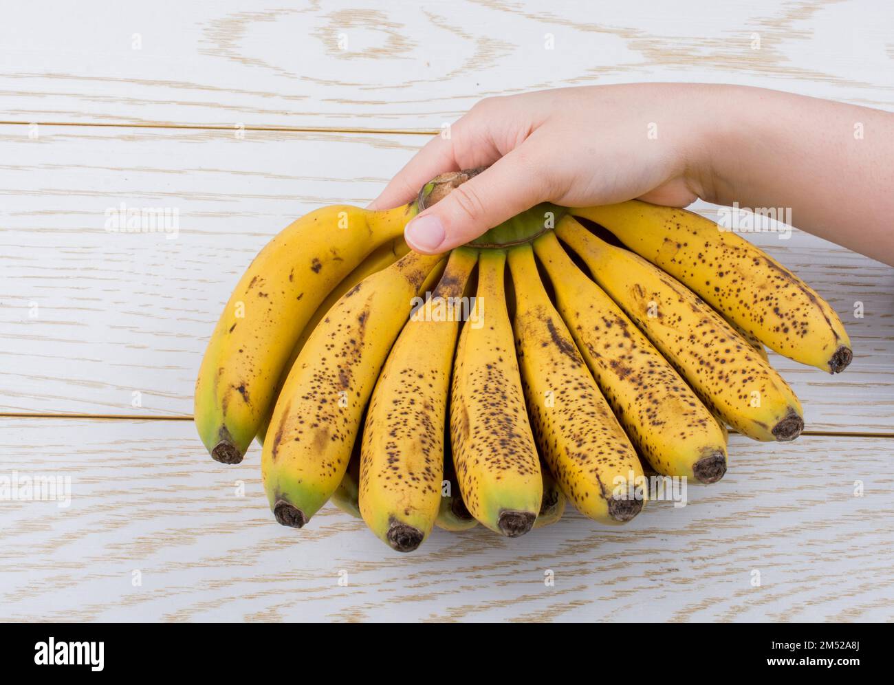 Banana fruit hand hold hi-res stock photography and images - Alamy