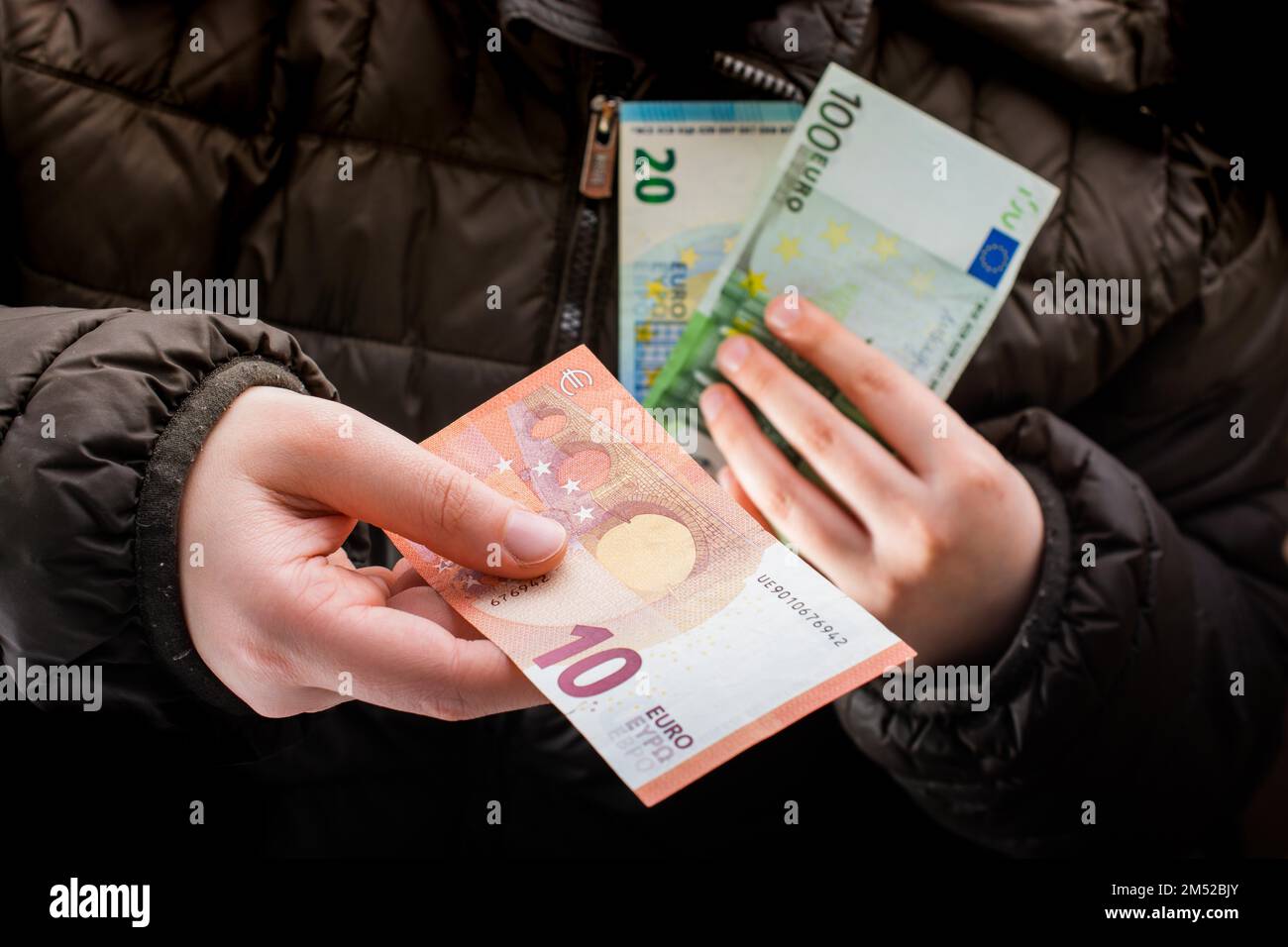 Giving banknotes hi-res stock photography and images - Alamy