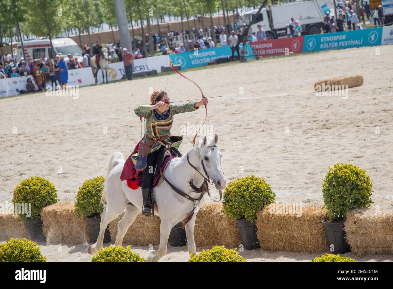 Ottoman archer riding and shooting on horseback Stock Photo - Alamy