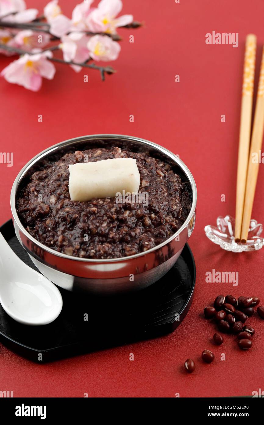 Oshiruko Zenzai, Japanese Sweet Red Bean Porridge with Rice Cake ...