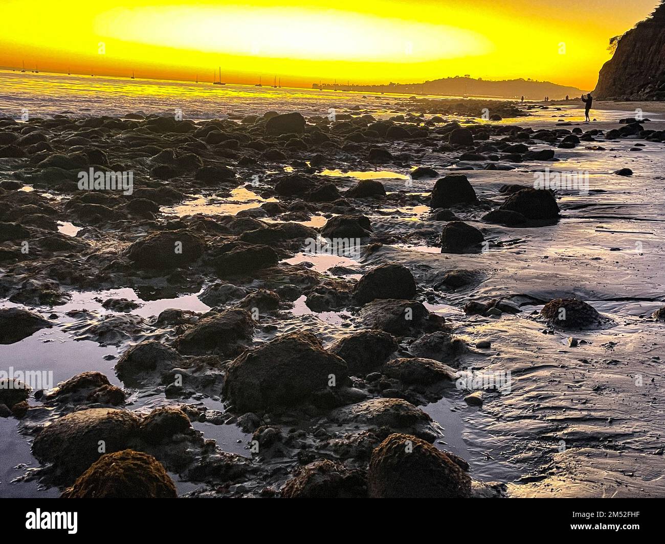 Santa Barbara, California, U.S.A. 23rd Dec, 2022. Beautiful golden ...