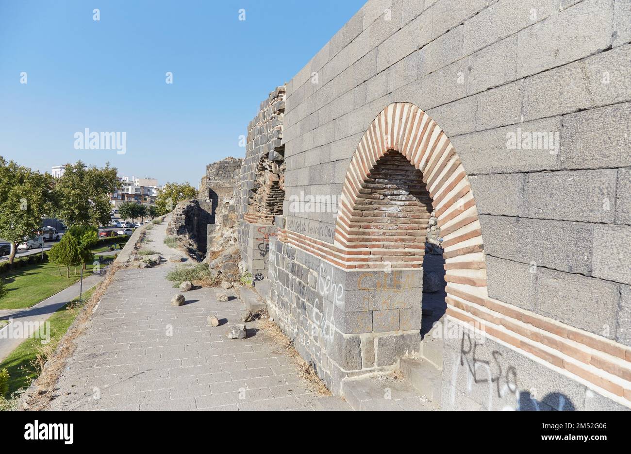 Diyarbakir's Ancient and Well-Preserved City Walls Stock Photo - Alamy